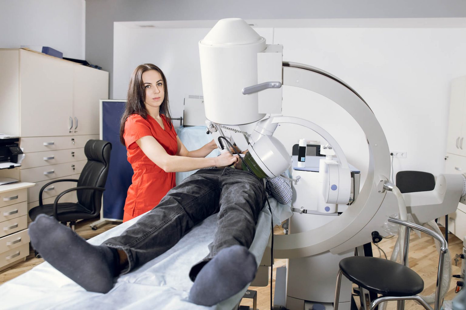 ESWL - rozbijanie kamieni nerkowych. Medycyna360.pl